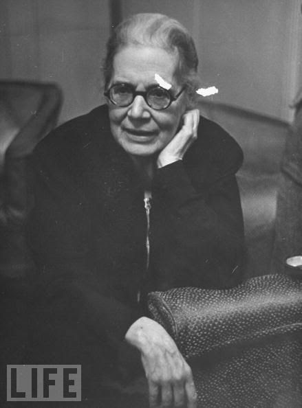 Retro Brit : Susan Lawrence 1871 - 1947 (Lady Who Stood Tall)