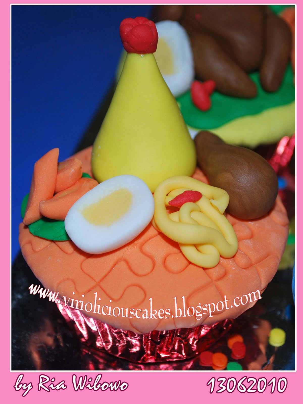 VIRIOLICIOUS CAKES: BOW CAKE AND TUMPENG CUPCAKES FOR MEGA...