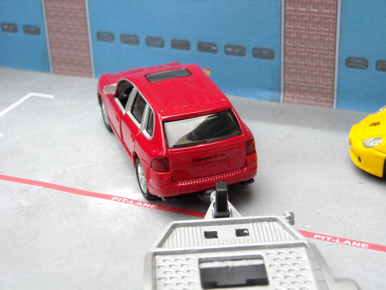 Matchbox Memories: Matchboxon kívüliek: Siku 2544 PKW mit Transport ...
