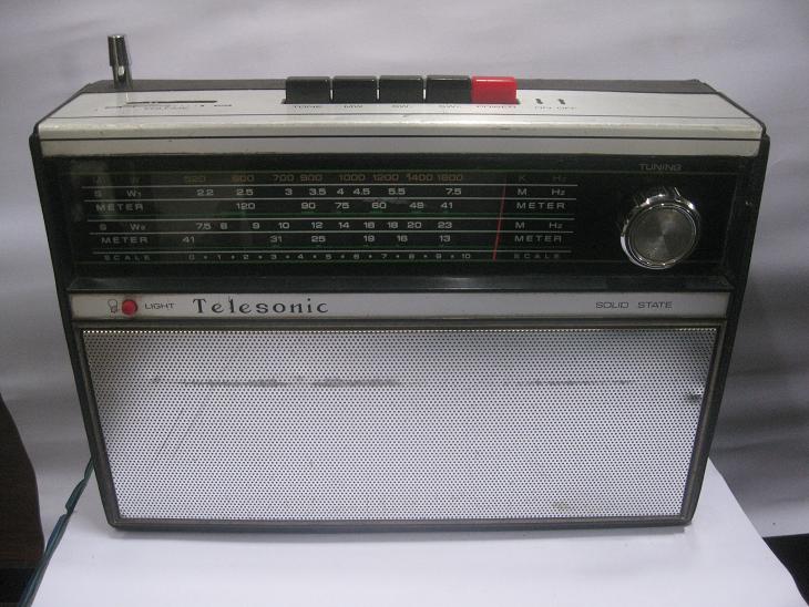 RETROMENEER ANTIQUE GALLERY: TELESONIC TRANSISTOR RADIO
