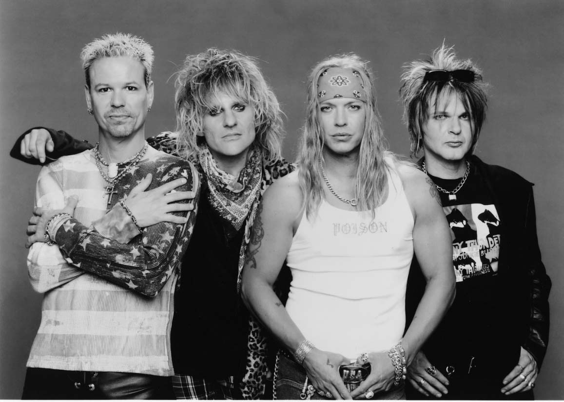 NOTICIAS DO MUNDO DO ROCK: POISON Lança Coletânea Com CD Duplo E Bandana