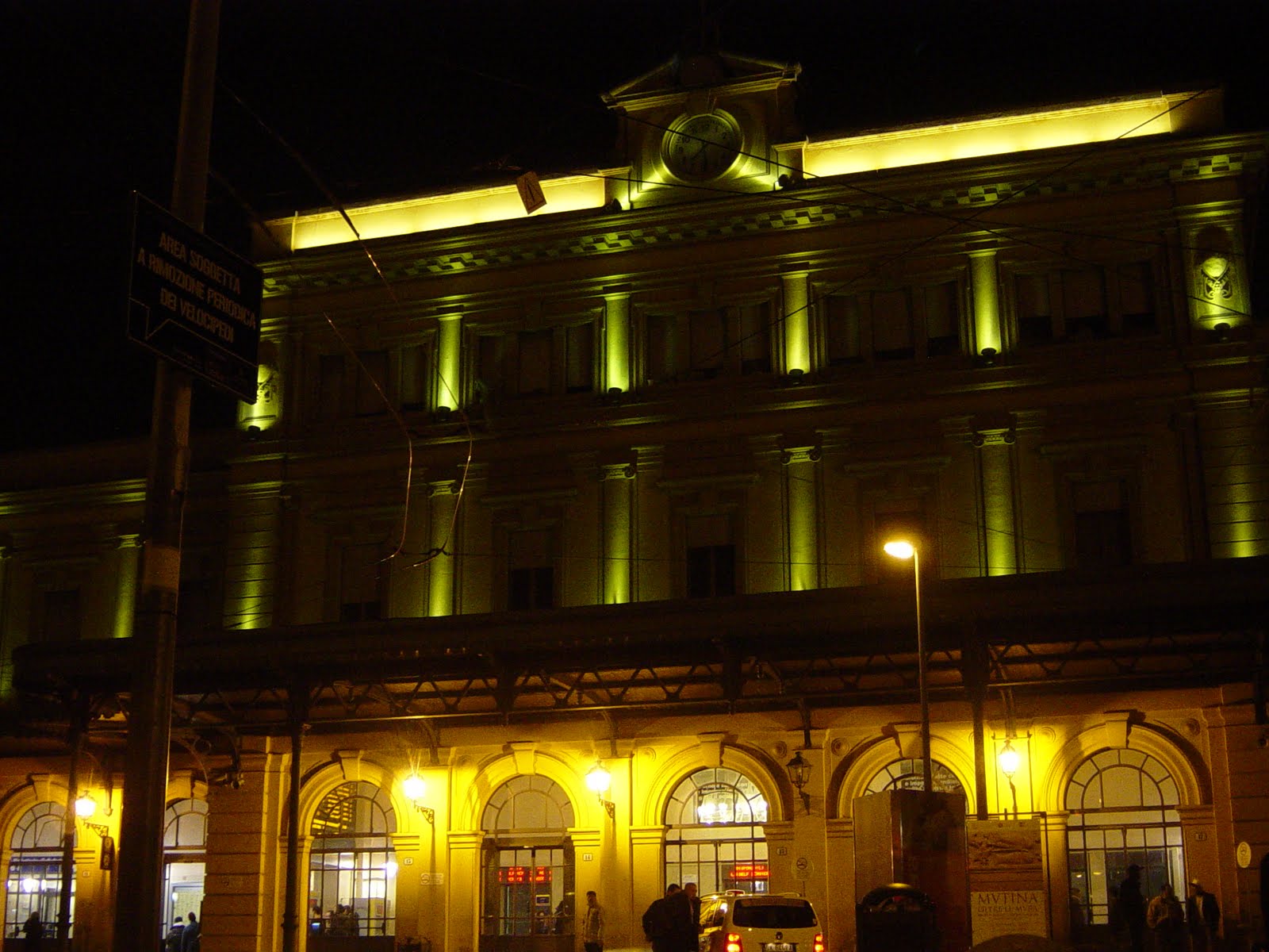 railway stations: 2010