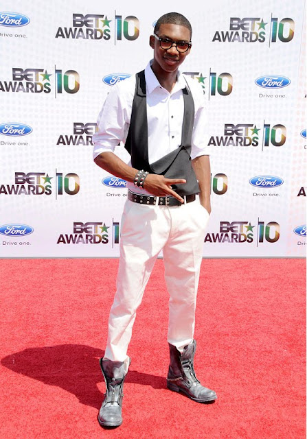 THE RED CARPET: B.E.T. 2010 AWARD SHOW - R & B Artist Mishon hits up ...