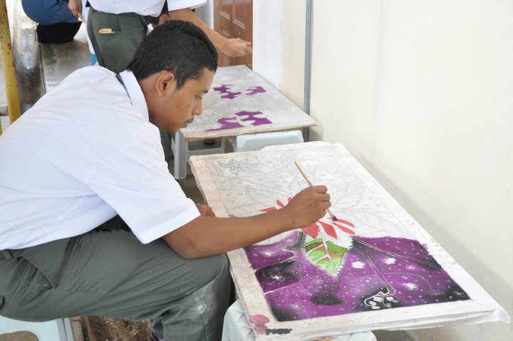 MY BUKHARY: Mencanting Batik dan Membuat Ukiran Kayu