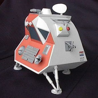 Amy Winhouse: Lost in Space Papercraft: Landing Pod