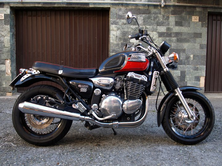 Sweet About a moto...custom: TRIUMPH LEGEND 900 TT