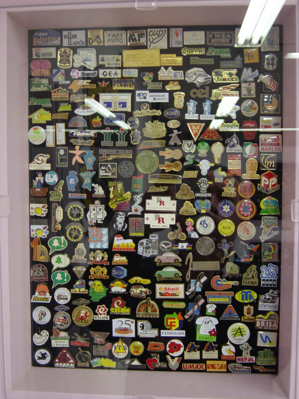 Pins Andorra: Vitrina " Varios ". Pin Shell, Museo del Pin.