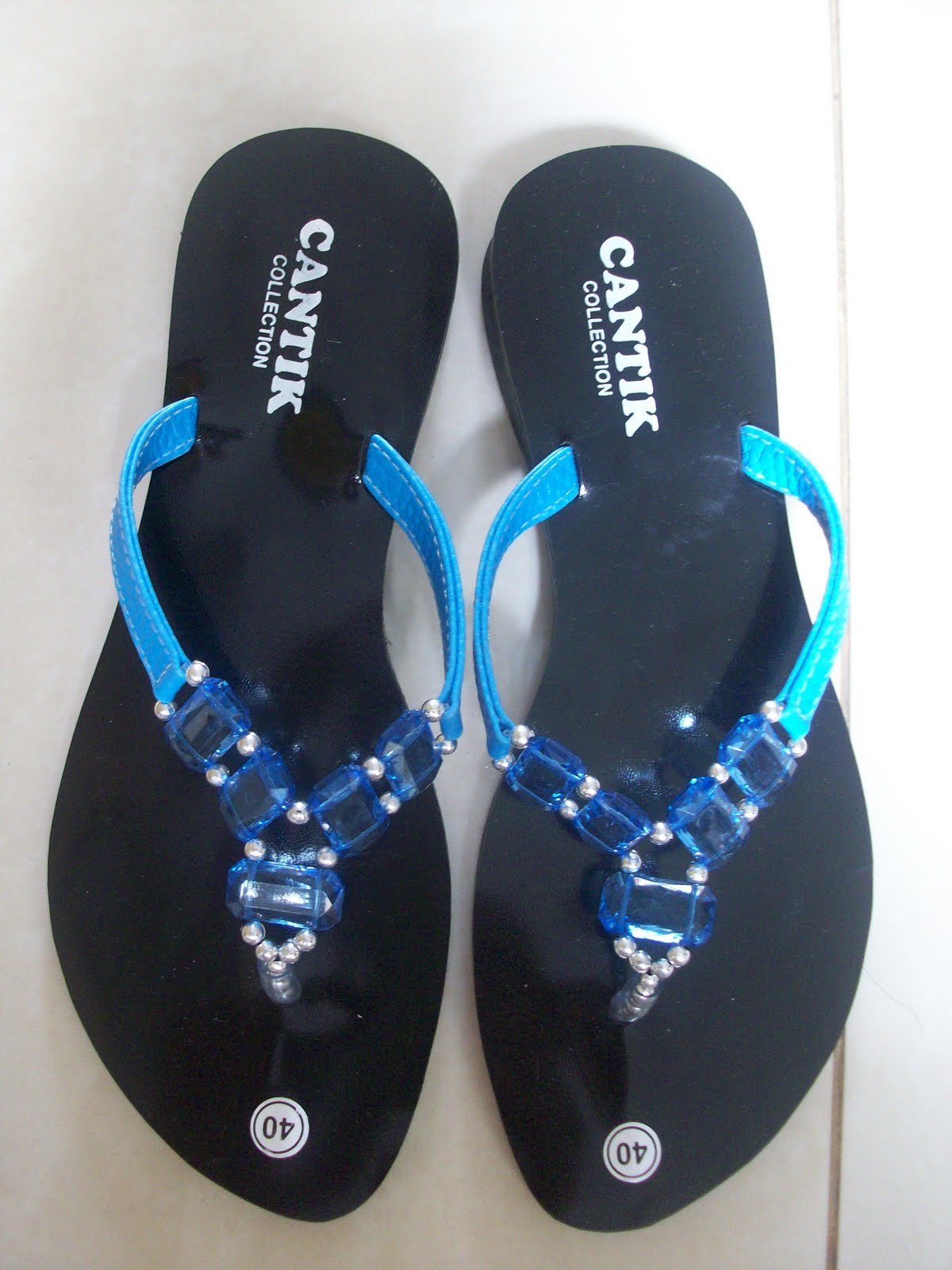 Lucy Laksmi: Sandal Batu Permen - Polos - Biru