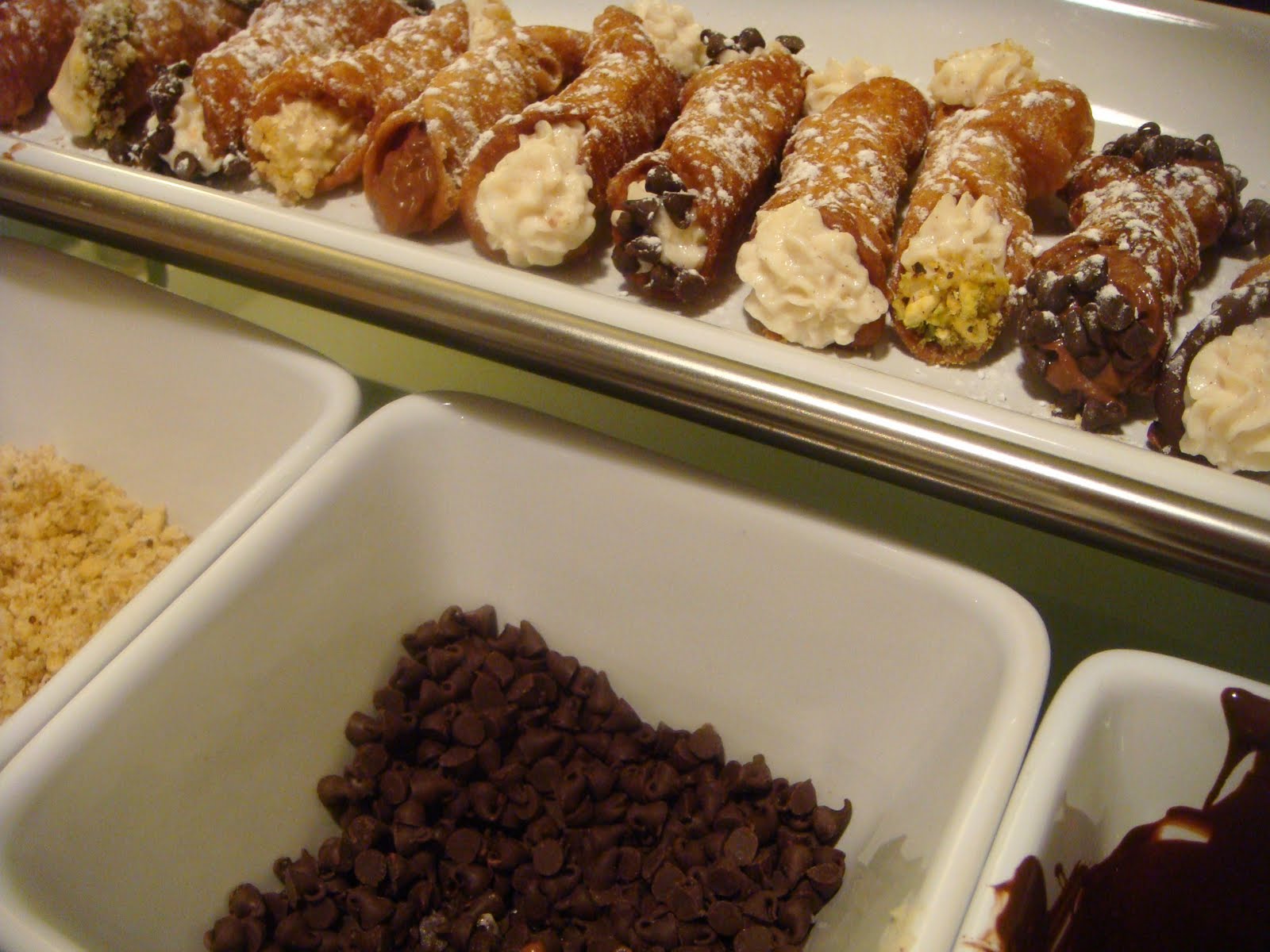 Delicious Dishings: Daring Bakers: Cannoli