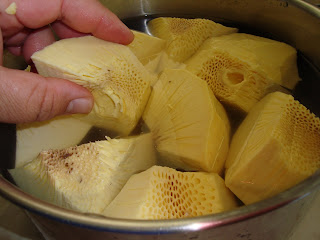 Samoan Cooking: Fa'alifu Ulu... Cooked Breadfruit in Coconut Milk :)