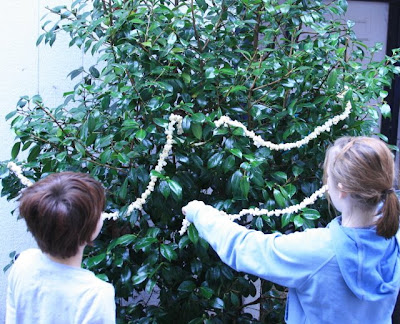 SIMPLY STORK: Popcorn Strings