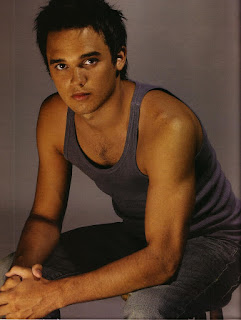 Male Stars Shirtless: Gareth Gates