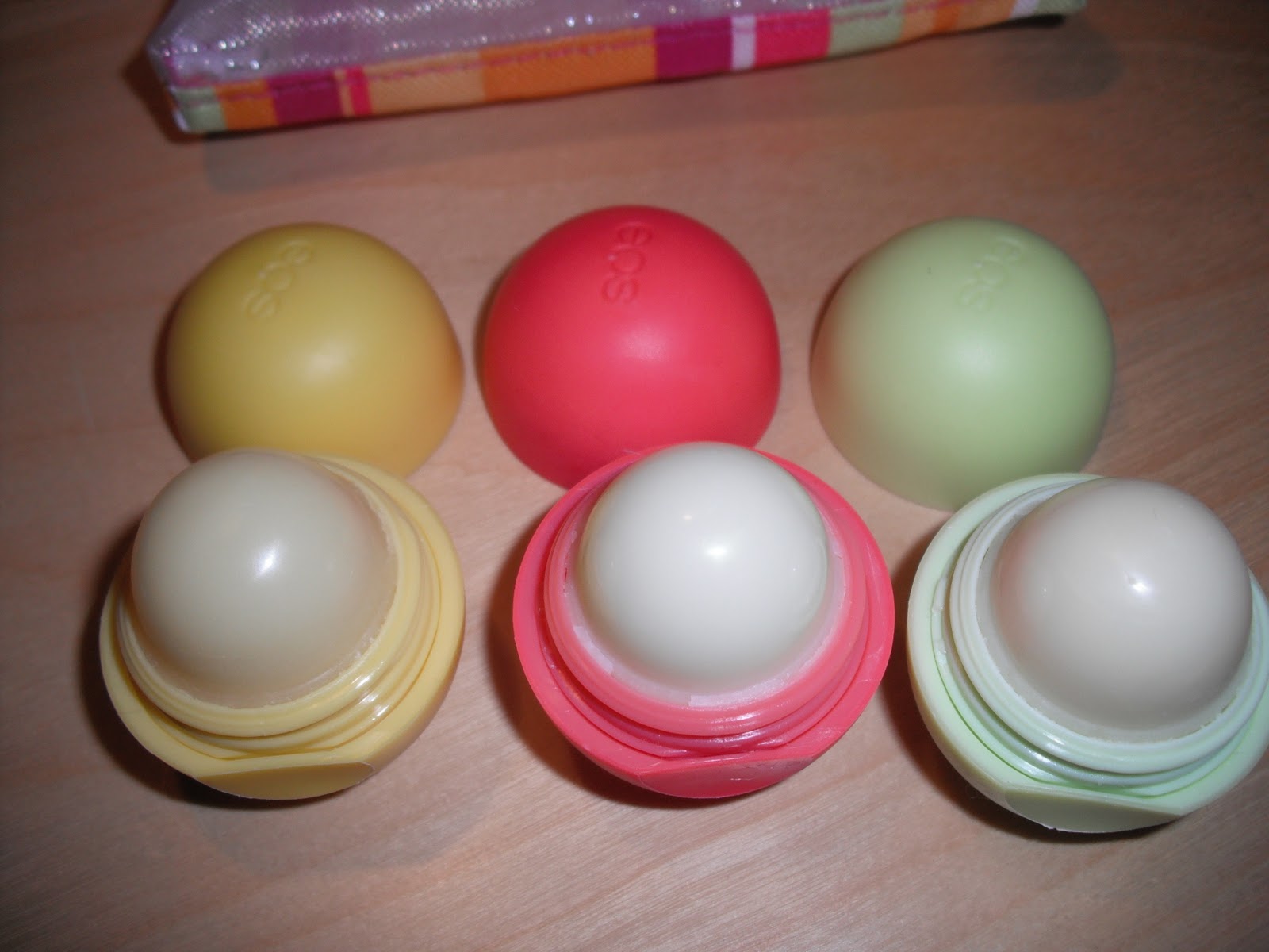 Pammy Blogs Beauty: EOS Lipbalms: Cute giftset (review!)