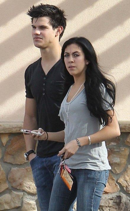 Ram magazine: taylor lautner y sara hicks: amor !!! :)