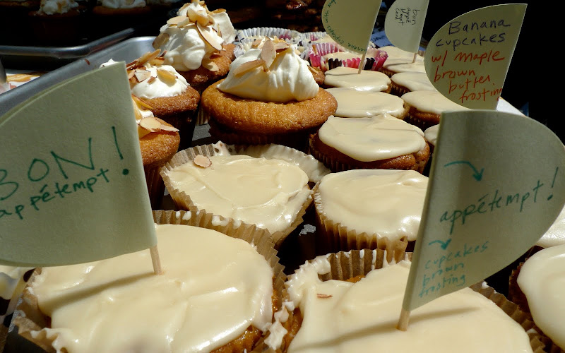 Bon Appétempt: annual bake sale part 2: sour cream apricot cupcakes with mascarpone frosting and ...