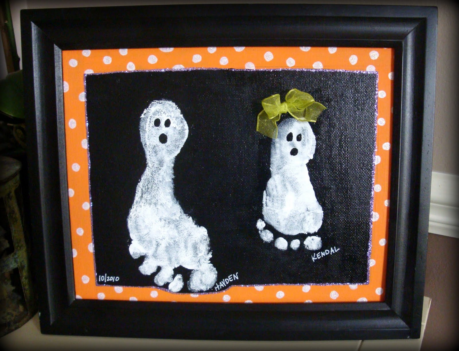 Simply Charming Crafts: Ghost Footprint Art.