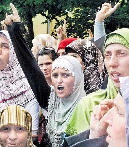 Women in Kosovo doing Protest against Hijab Ban | Hijab Styles, Hijab ...