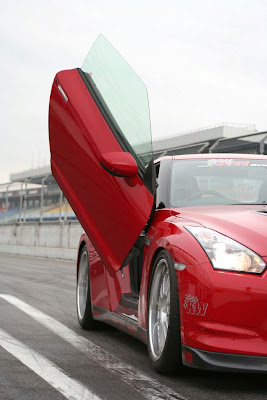 Car Blog Review: LSD Released New Wing Doors for the Nissan GT-R