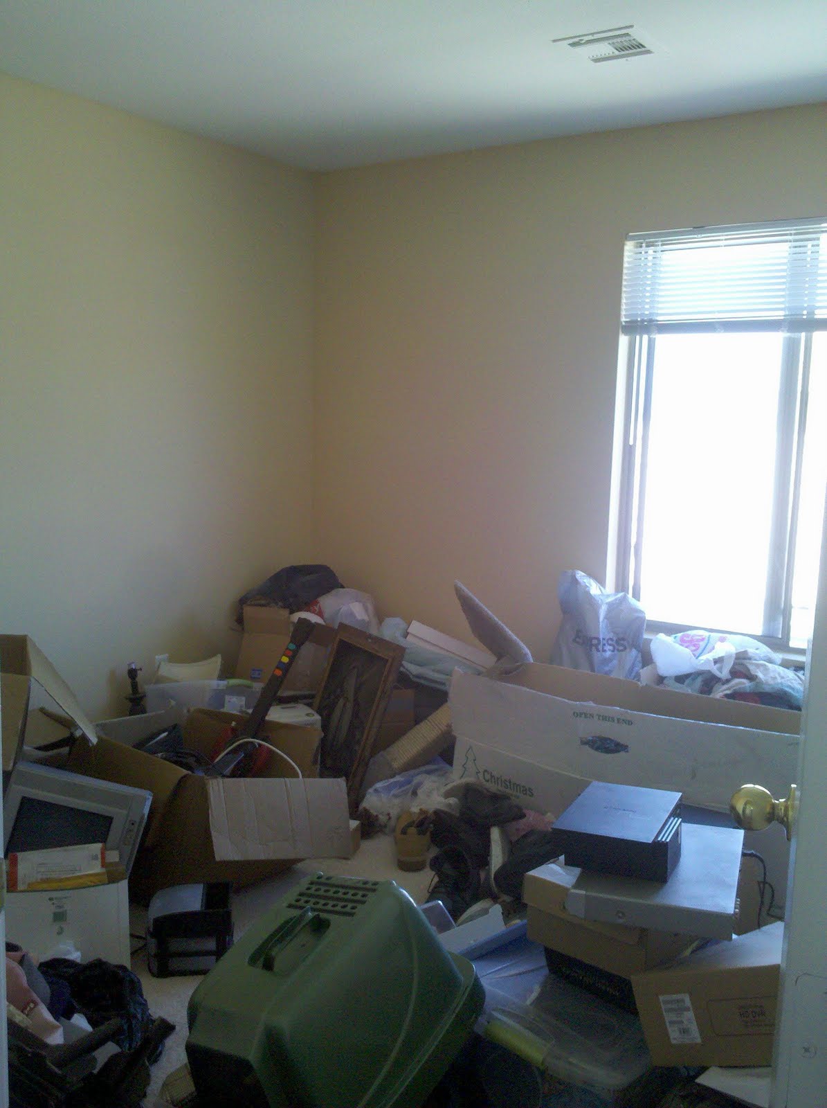 Vermillion manor: Very messy rooms