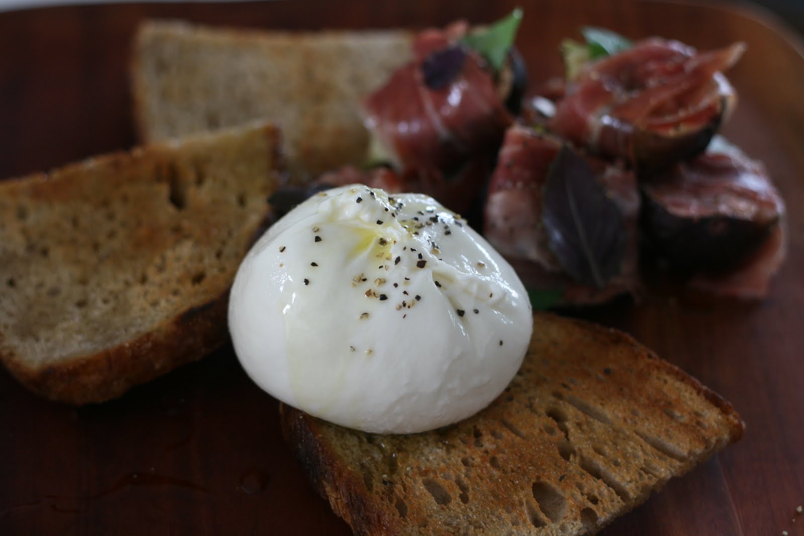 Milli's kitchen: Burratina Mozzarella