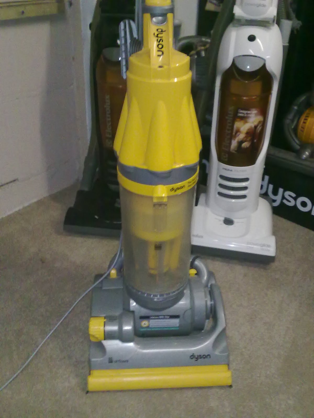 Vacuum Cleaners by Gareth: USA & UK dyson dc07.s