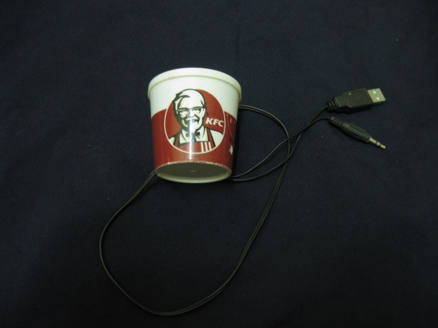 i am not a collector: speaker USB comel KFC - KFC bucket design