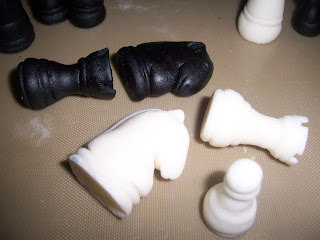 FONDANTCAKES by Mavic: Fondant CHESS Pieces....