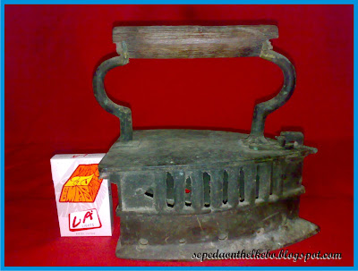 SETRIKA KUNINGAN KUNO (TERJUAL)