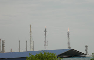 L \/ ! l\l : PETRONAS oil refinery