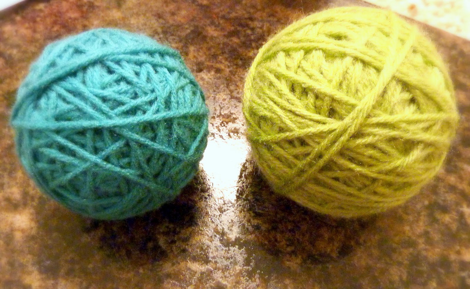 Addicted to Homes: Yarn Ball Tutorial
