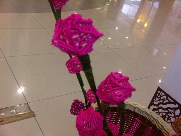 H.a.s.i.l. S.e.n.i.k.u: Bunga Rozel dr ROTAN