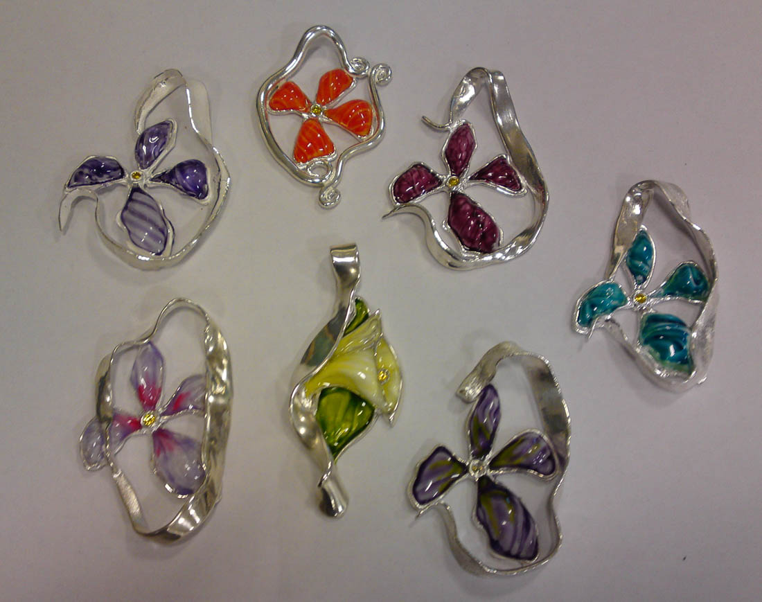 Enamelling in progress: Domed resin workshop