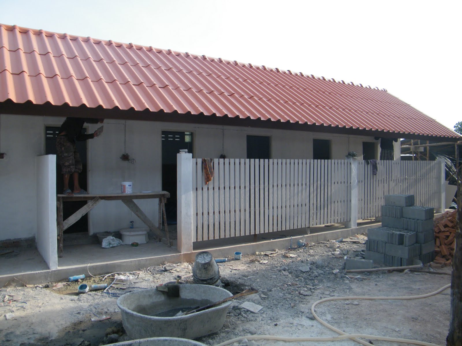 inac house: งานสร้างห้องน้ำศูนย์เรียนรู้เมื่อปลายเดือนพฤษาคม