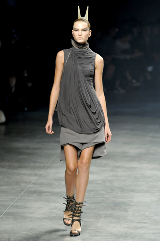 History of 20th Century Fashion: Tailoring vs. Draping in the 21st Century