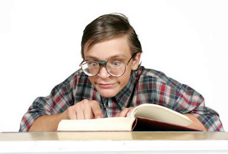 bEy: historia de un chico nerd en la escuela