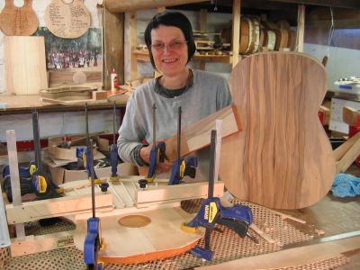Thomas Lloyd Guitars, Australia: Female Luthiers At Thomas Lloyd Guitars