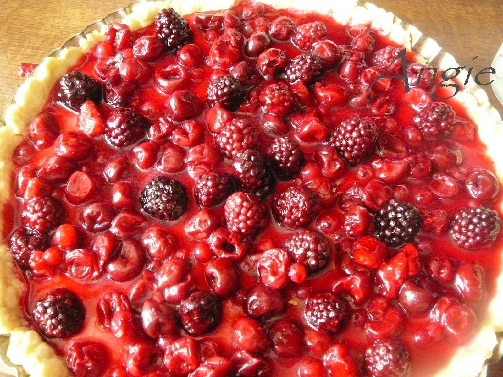 La bonne cuisine de Angie: Tarta cu fructe de padure