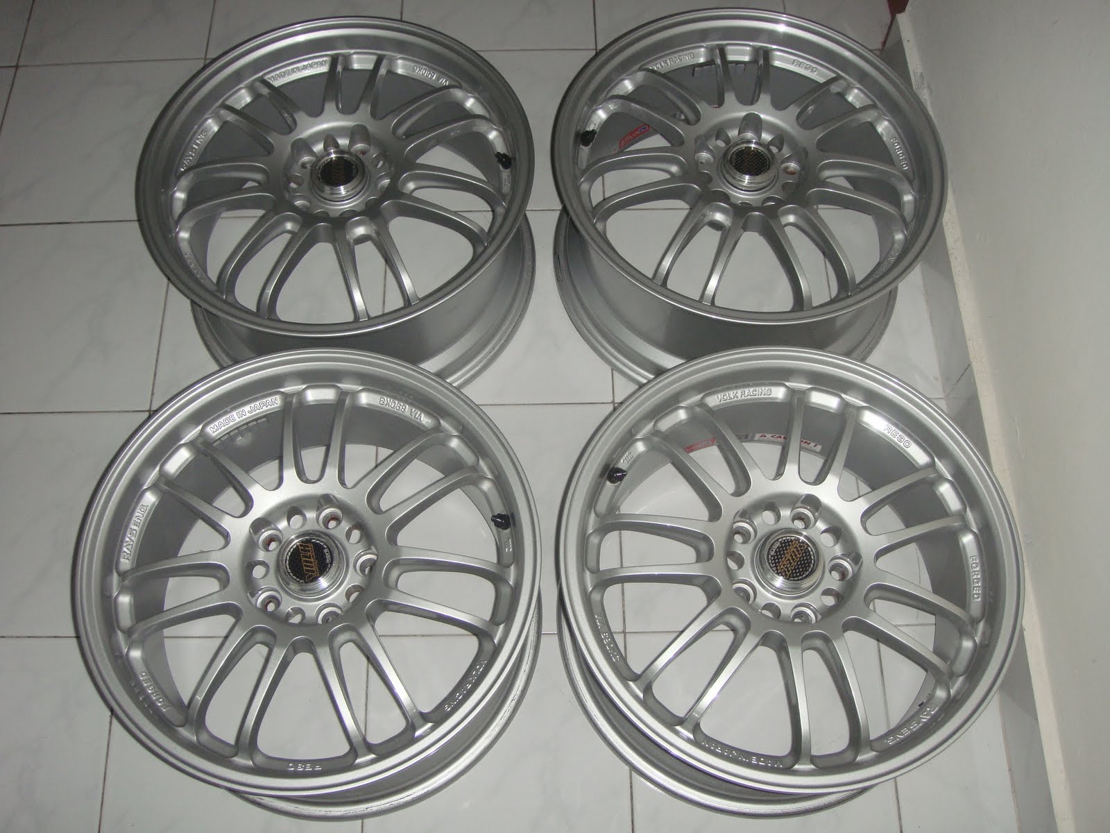 SUPERTRAM GARAGE: USED 17" VOLK RACING RE30 rims (17x8J OF44 PCD5x114.3)