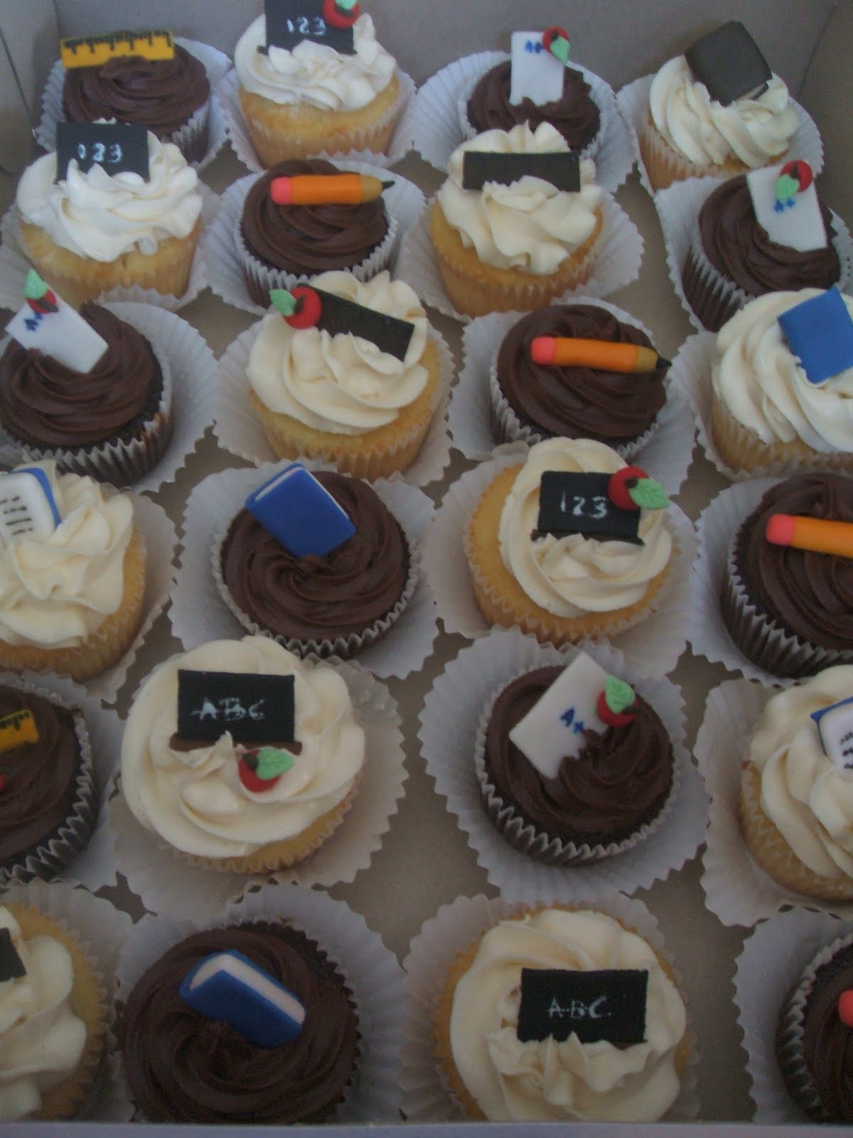 Cakes by Pauline: School Theme cupcakes