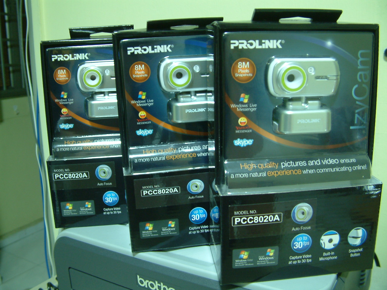 coyote's lair: Linux Friendly Auto Focus Webcam - Prolink PCC8020A