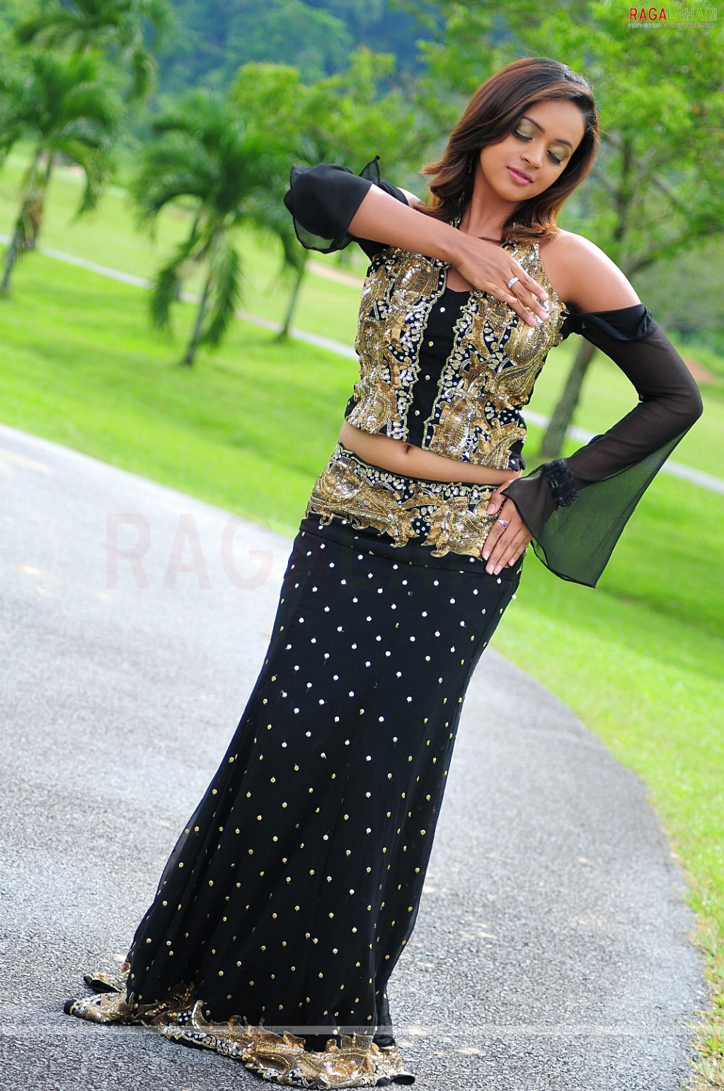 Kerala Kutty BHAVANA: Bhavana Navel with thoppul in Hero