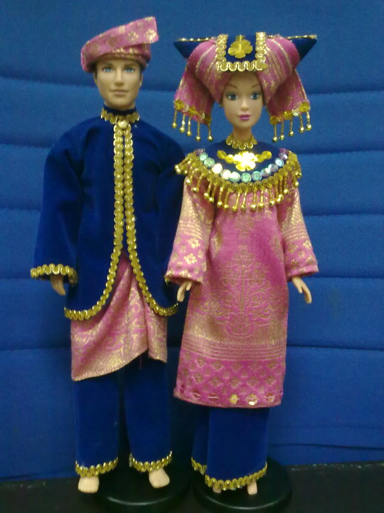 Boneka 14 Negeri Dan 3 Kaum Di Malaysia