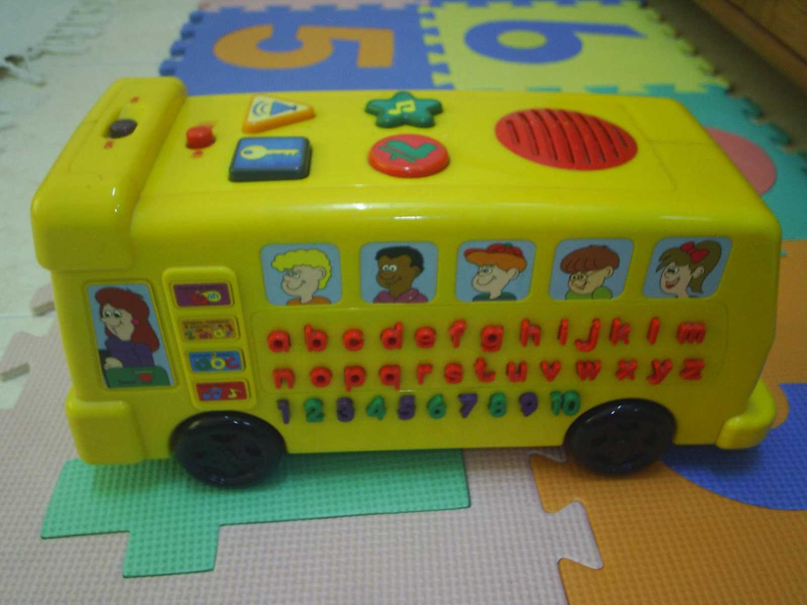 AdamAliff Preloved Items: IQ BUILDERS PLAYTIME BUS-ABC AND SOUND