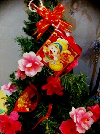 ArtisticPhysiomom: Xmas tree turned cherry blossom CNY tree