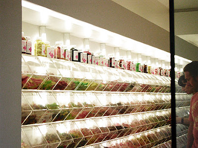 Mashmoom: Happy pills candy store in Barcelona