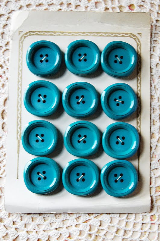 Lululiz in Vintageland: BUTTONS, BUTTONS, FRENCH BUTTONS ON CARD!