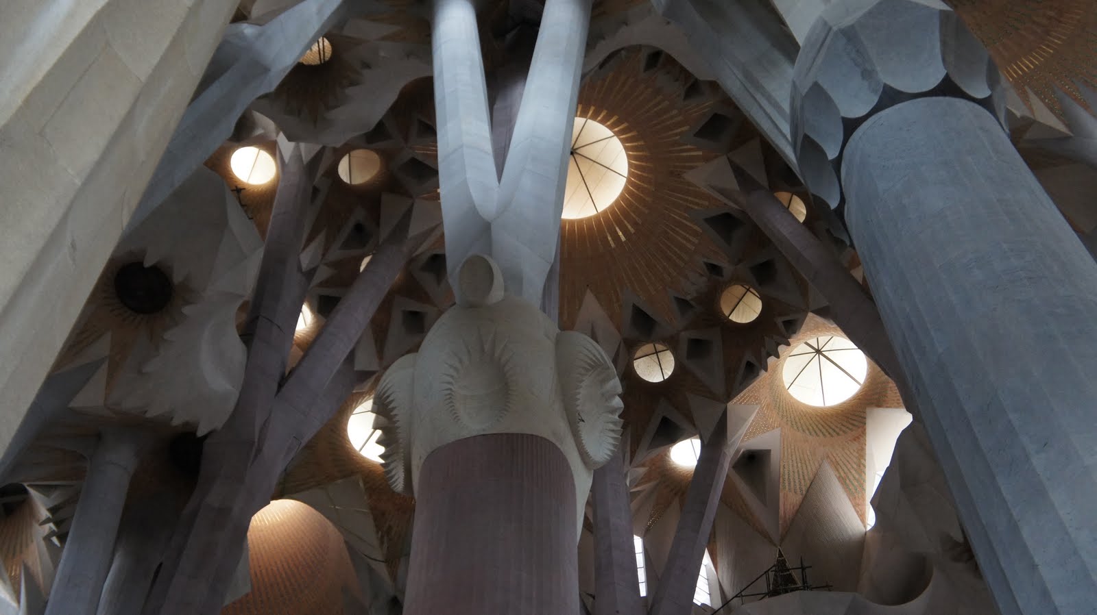 10 Weeks, 2 People, 1 Nerve: A Travel Guide: Hallelujah Mr. Gaudi!!!