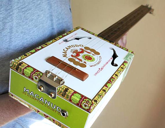 The Rita's Art Blog: Cigar Box Guitar