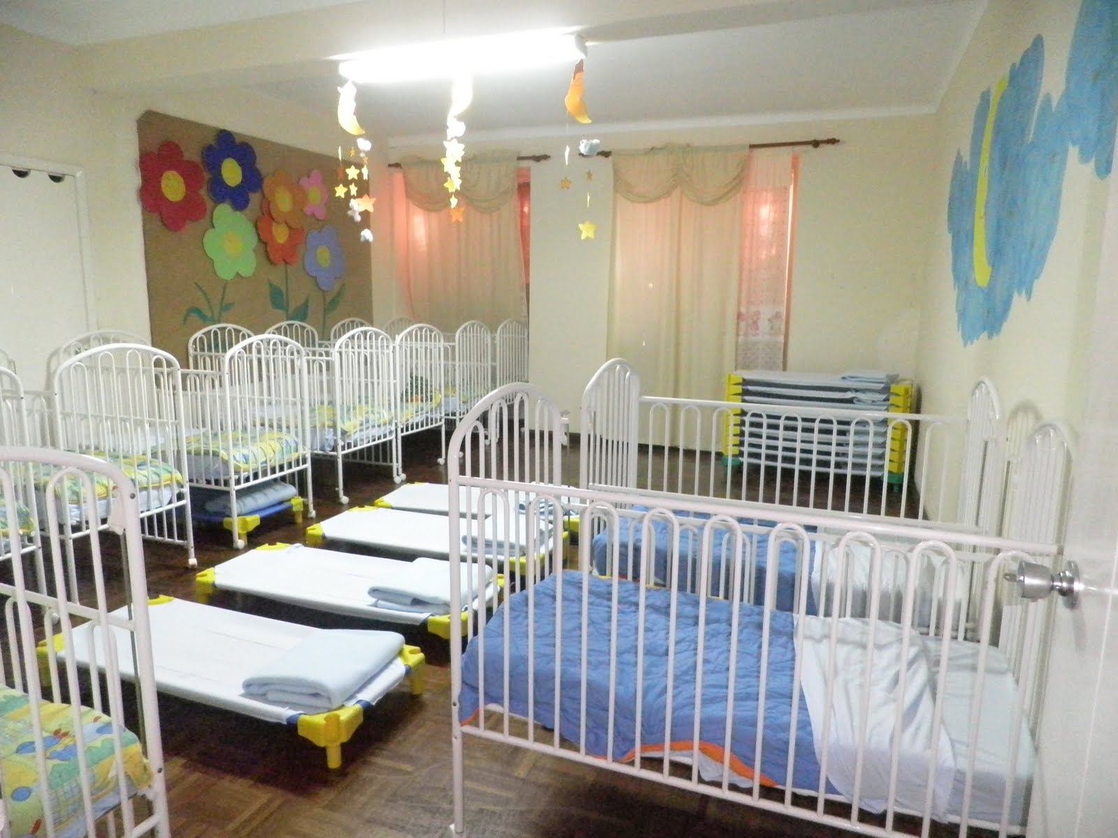 Creche e Jardim de Infância "O Golfinho": SALAS DA CRECHE