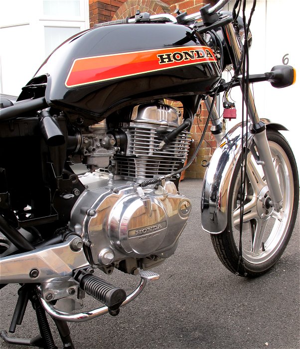 Honda CB250n SuperDream Refurb: A DAY IN THE GARAGE